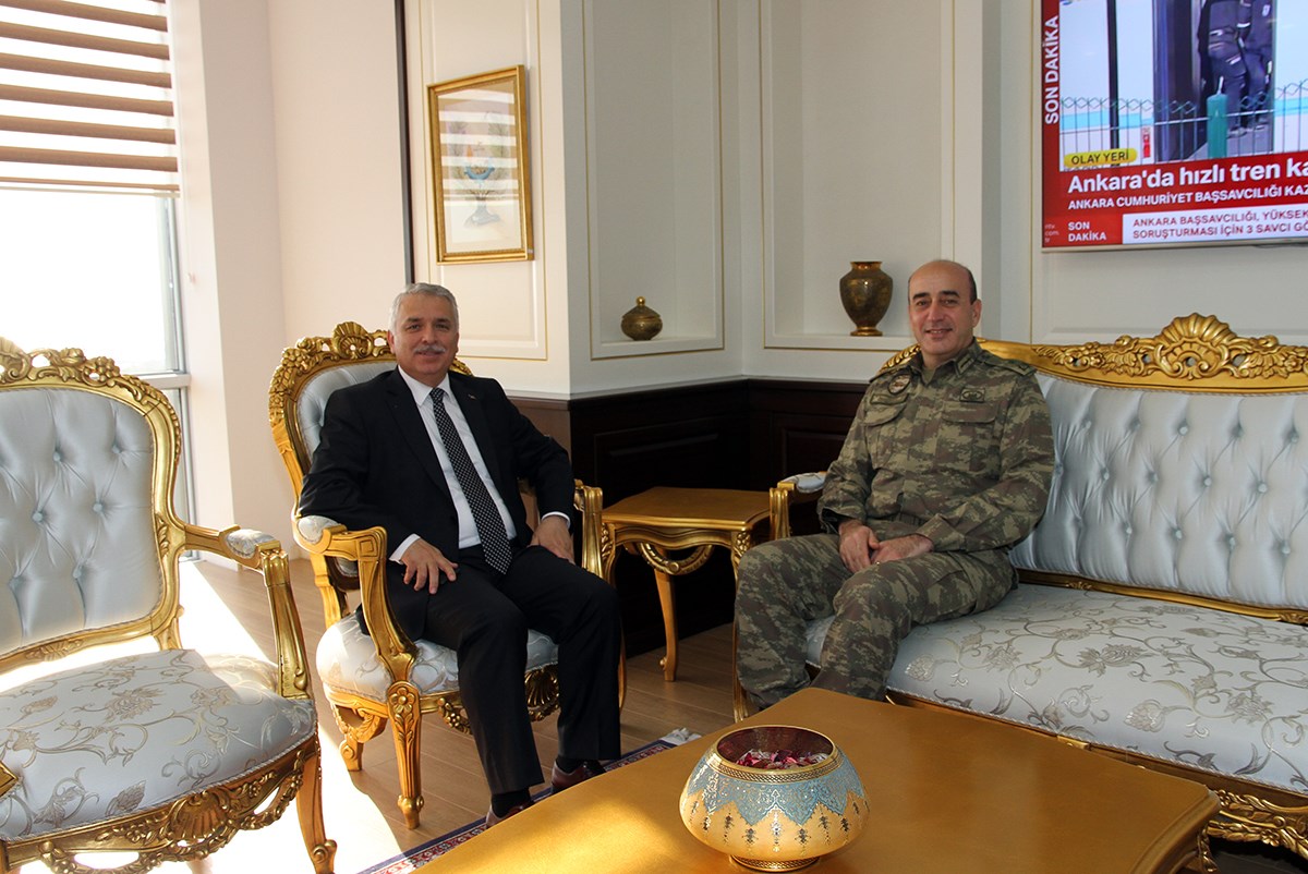 T.C. Tekirdağ Valiliği - 3.Zırhlı Tugay Komutanı Vali Aziz Yıldırım’ı ... T.C. Tekirdağ Valiliği - 3.Zırhlı Tugay Komutanı Vali Aziz Yıldırım’ı ...