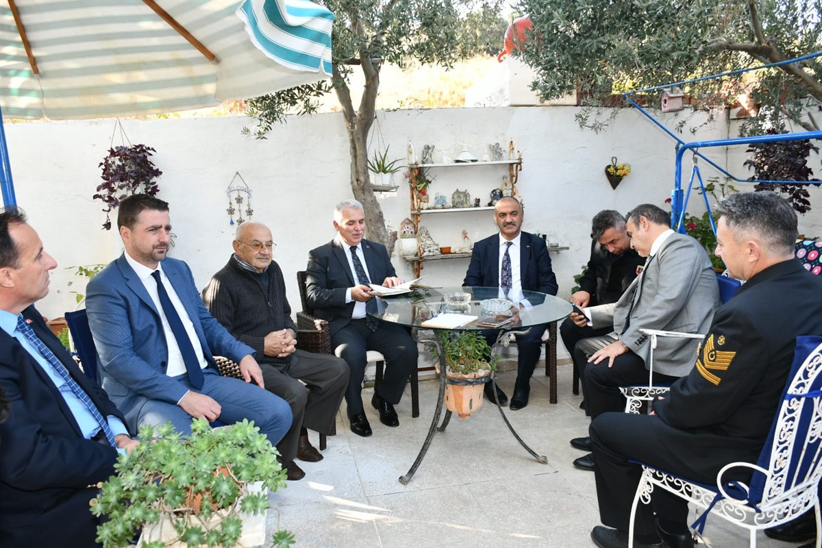 Vali Aziz Yıldırım Şehit Ailesini Ziyaret Etti Vali Aziz Yıldırım Şehit Ailesini Ziyaret Etti