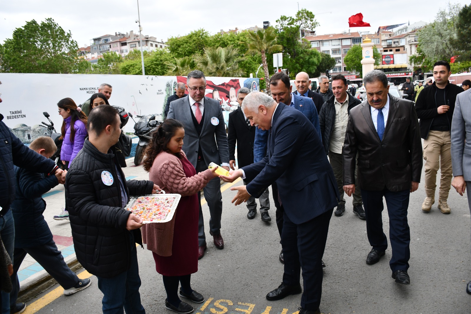 Vali Aziz Yıldırım Tekirdağ Özel Eğitim Uygulama Okulu’nun Düzenlediği ... Vali Aziz Yıldırım Tekirdağ Özel Eğitim Uygulama Okulu’nun Düzenlediği ...